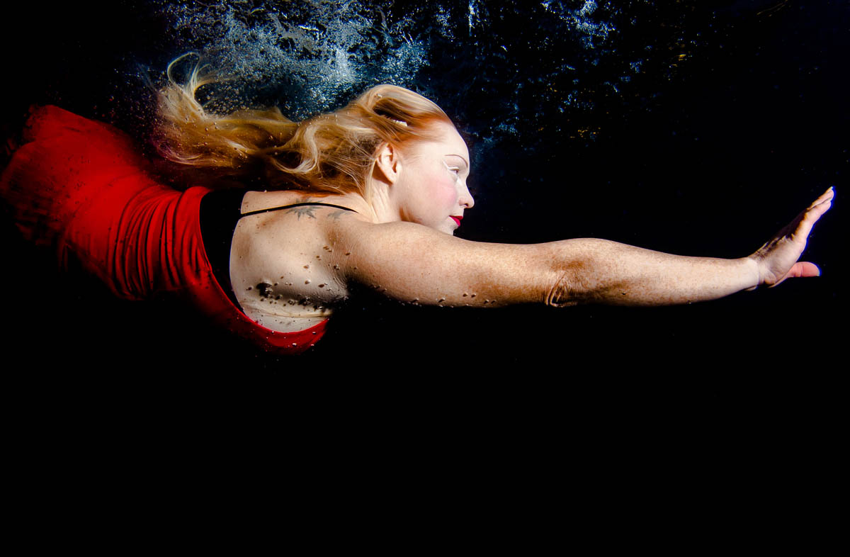 underwater hula hooping Archives - Eiko Jones- Photo and Video